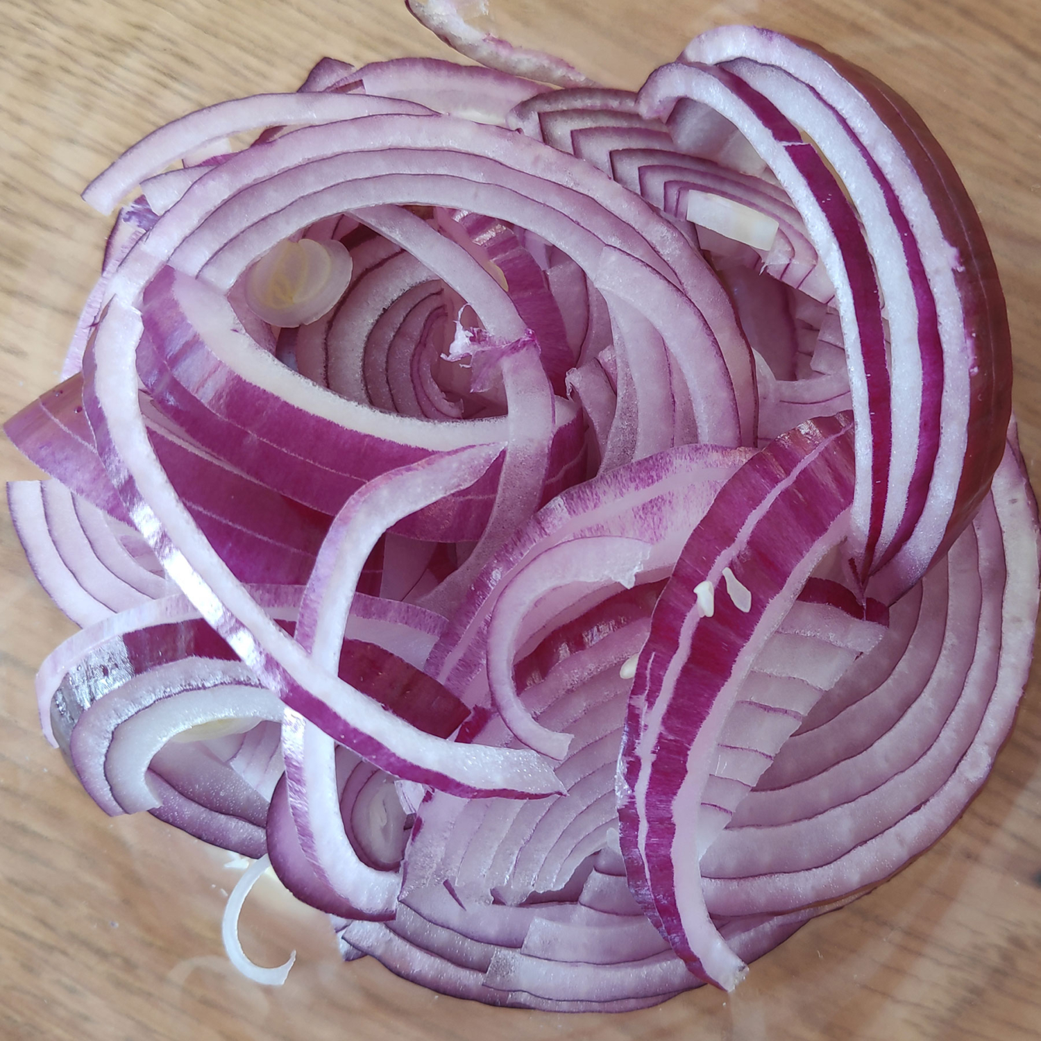 Rode uien op azijn - Sranang Kukru - De Surinaamse Keuken